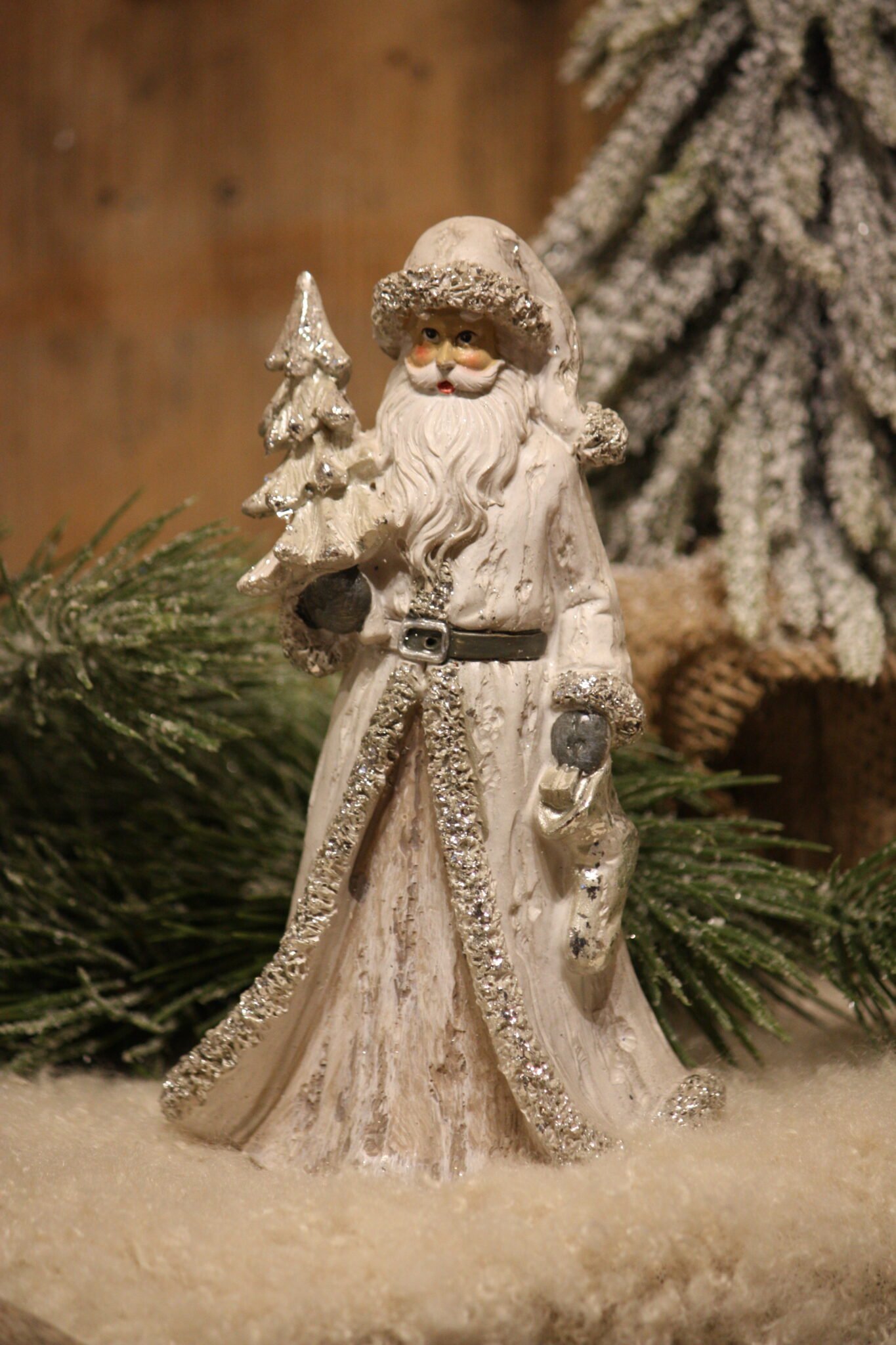 Personnage de Noël - Le Père Noël avec son sapin et une chaussette de ...