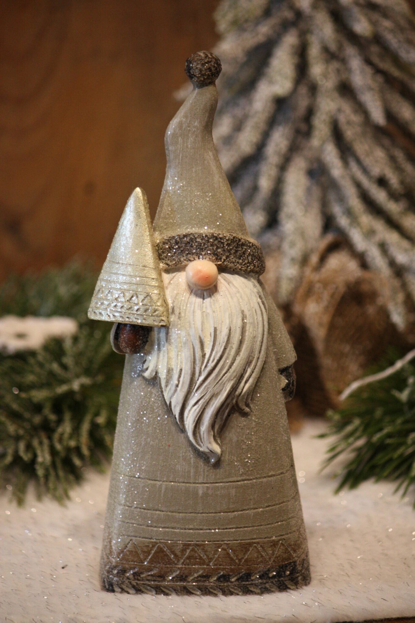 Personnage de Noël - Le grand Père Noël avec son long manteau beige ...